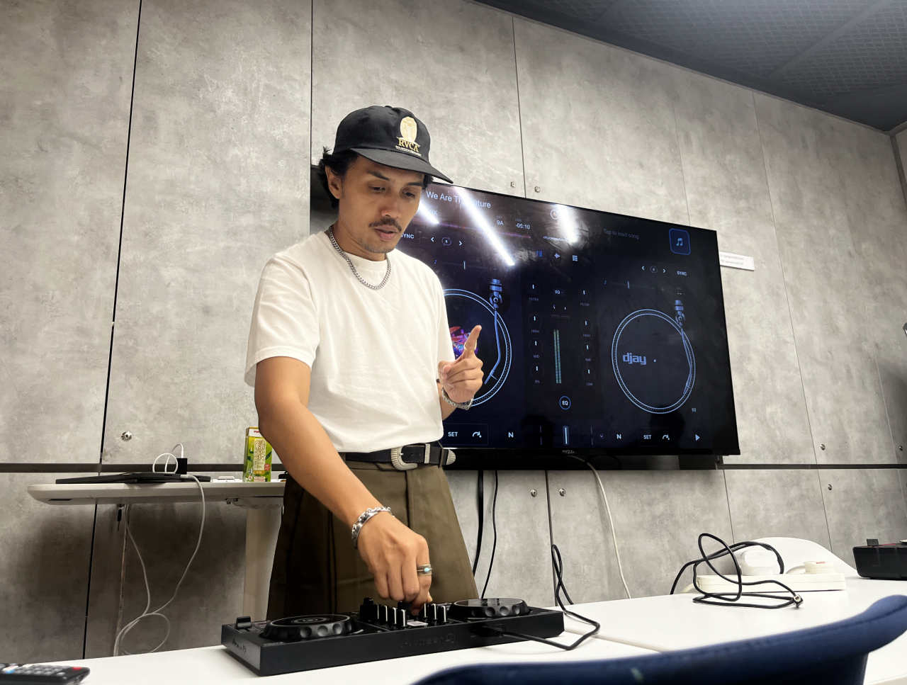 Why Hustle is the Best DJ School in Singapore